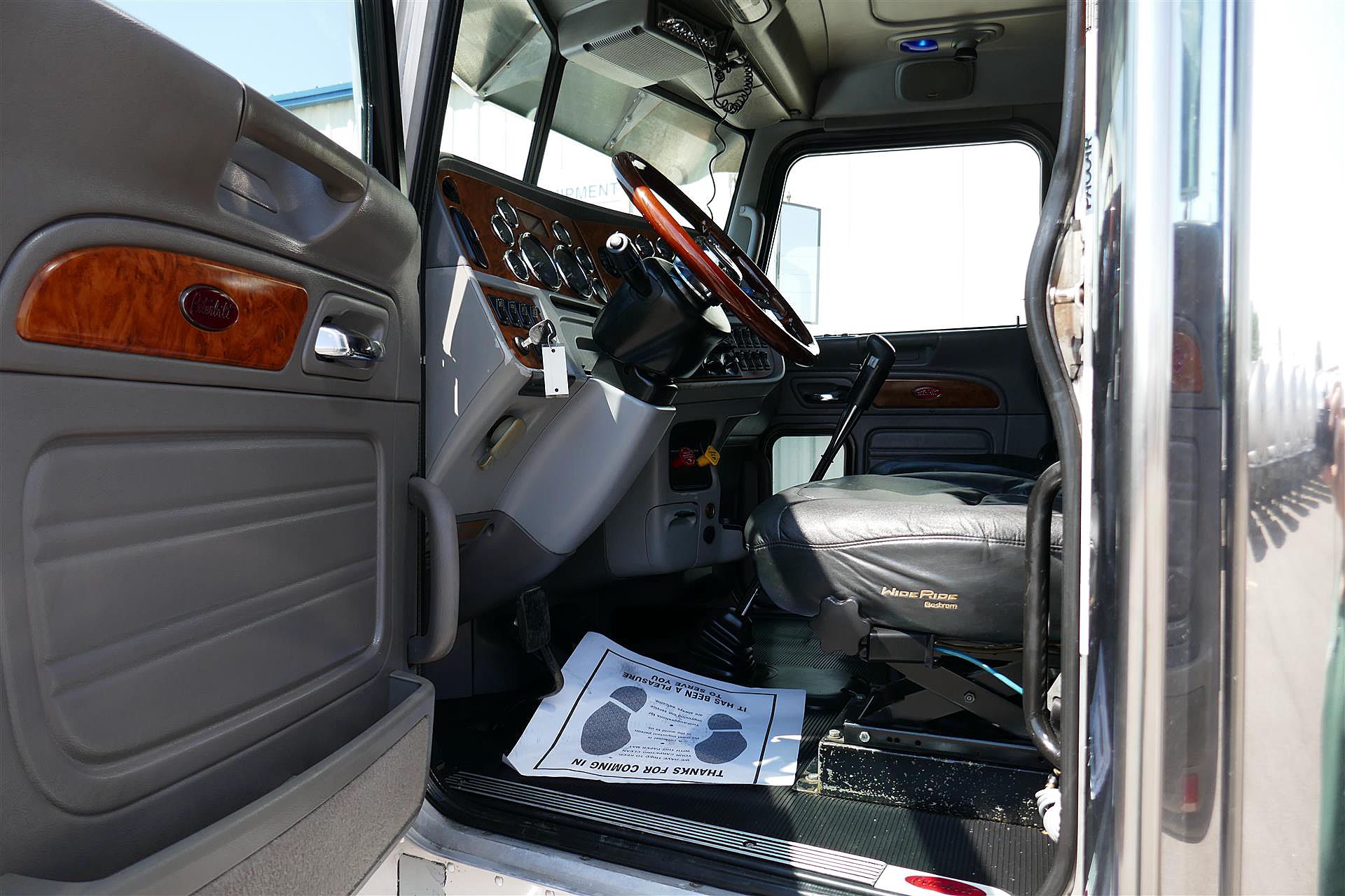 2009 Peterbilt 389 For Sale | 36" Sleeper | #4545