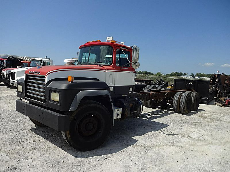 2002 Mack RD688S (For Sale) | Cab & Chassis | #2M062165