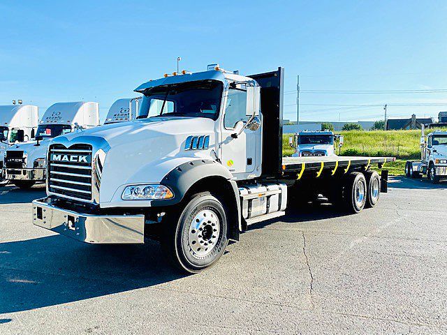2022 Mack Granite GR64B (For Sale) | Daycab Sleeper | #M025842