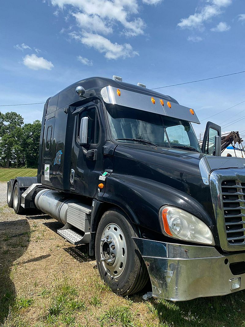 2009 Freightliner CASCADIA For Sale | Sleeper Truck | #PRAH7097