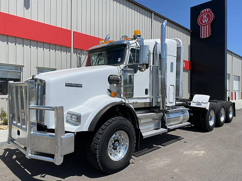 2013 Kenworth T800 (For Sale) | 38" Sleeper | #4676W