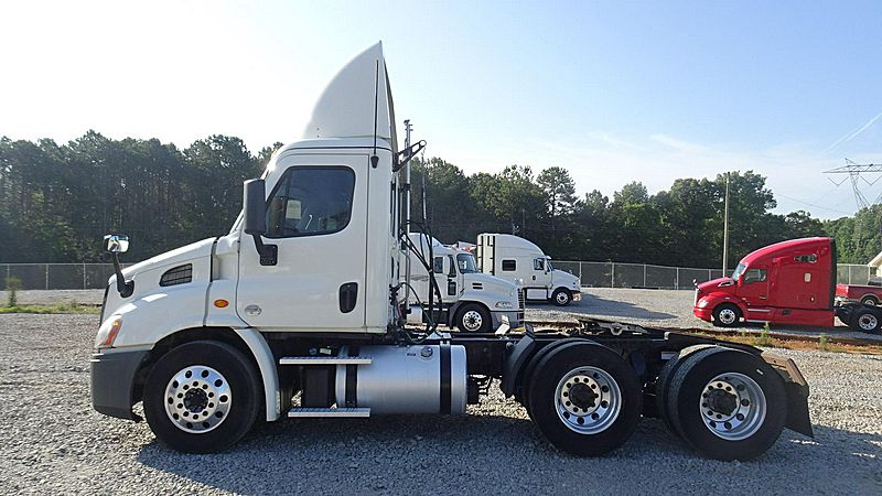2017 Freightliner Cascadia (For Sale) | Daycab Sleeper | #HR2481