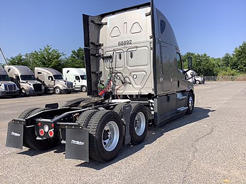2019 Freightliner P4 CASCADIA For Sale | 72" Sleeper | #68892