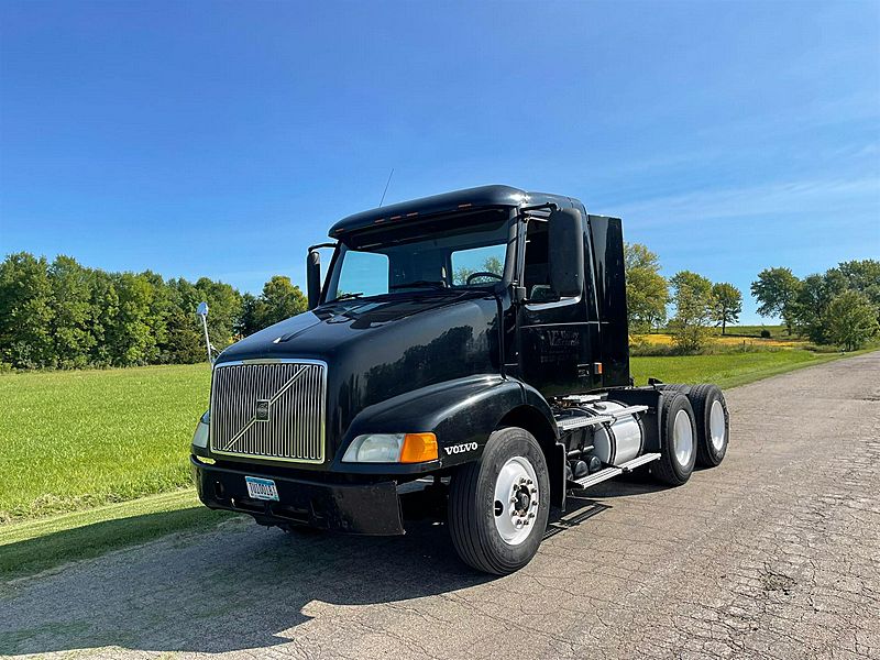 1999 Volvo VNM64T (For Sale) | Day Cab | #R55068C