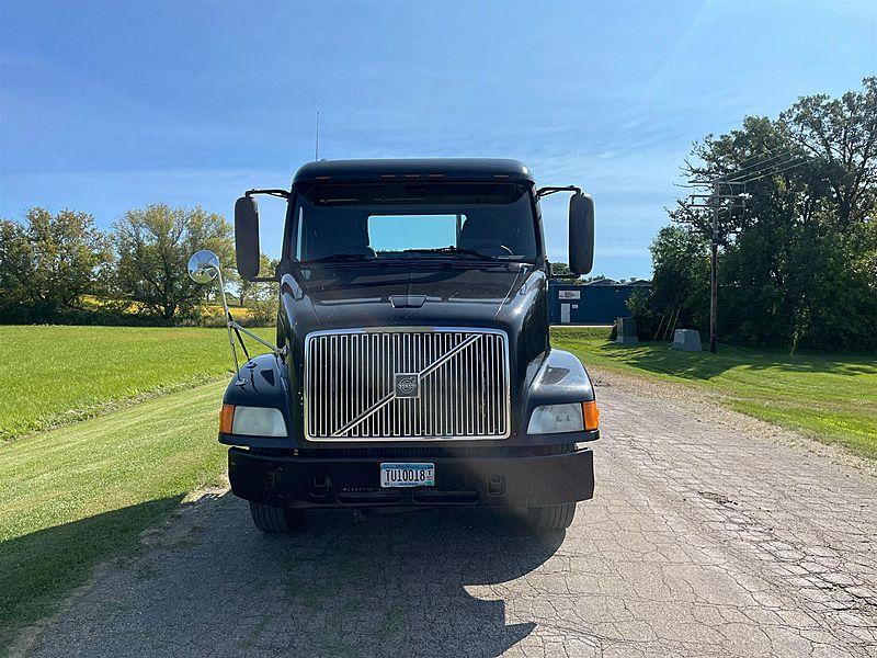 1999 Volvo VNM64T (For Sale) | Day Cab | #R55068C