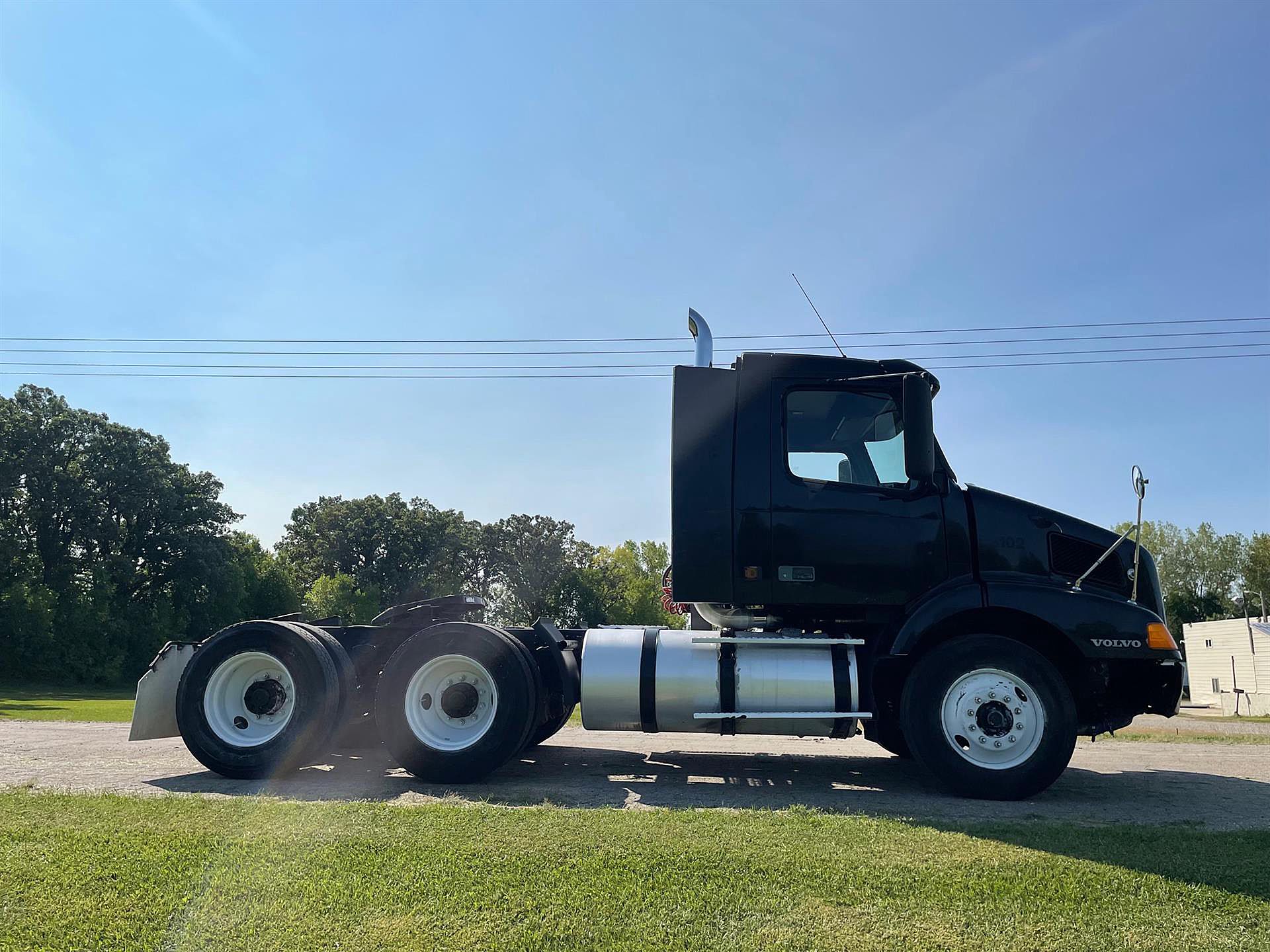 1999 Volvo VNM64T (For Sale) | Day Cab | #R55068C
