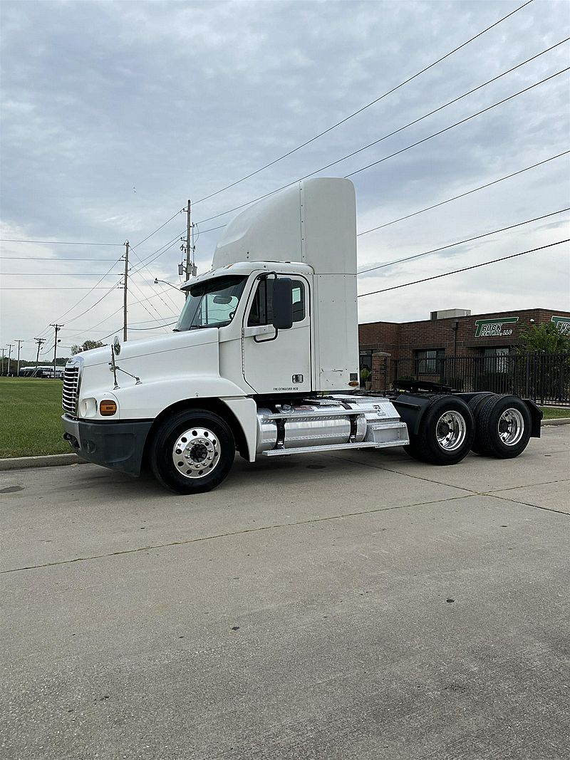 2005 Freightliner C120 (For Sale) | Day Cab | #5LV04779