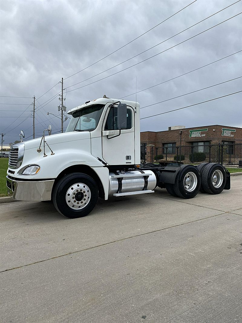 2007 Freightliner C120 (For Sale) | Day Cab | #7LX62081