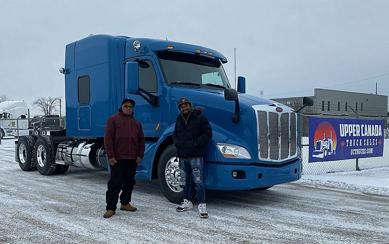 2017 Peterbilt 579 For Sale | 72" Sleeper | #3174364