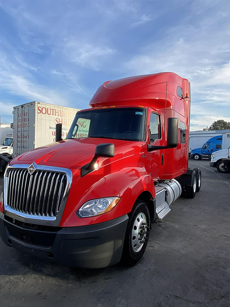 2018 International (For Sale) | 73" Sleeper | #JN205629