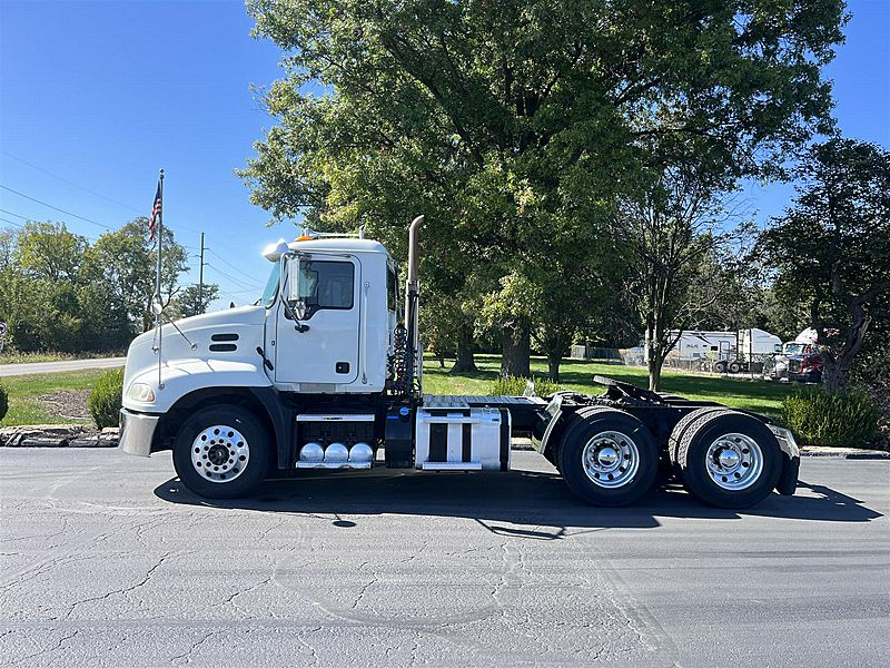 2016 Mack Pinnacle CXU613 (For Sale) | Daycab Sleeper | #077202
