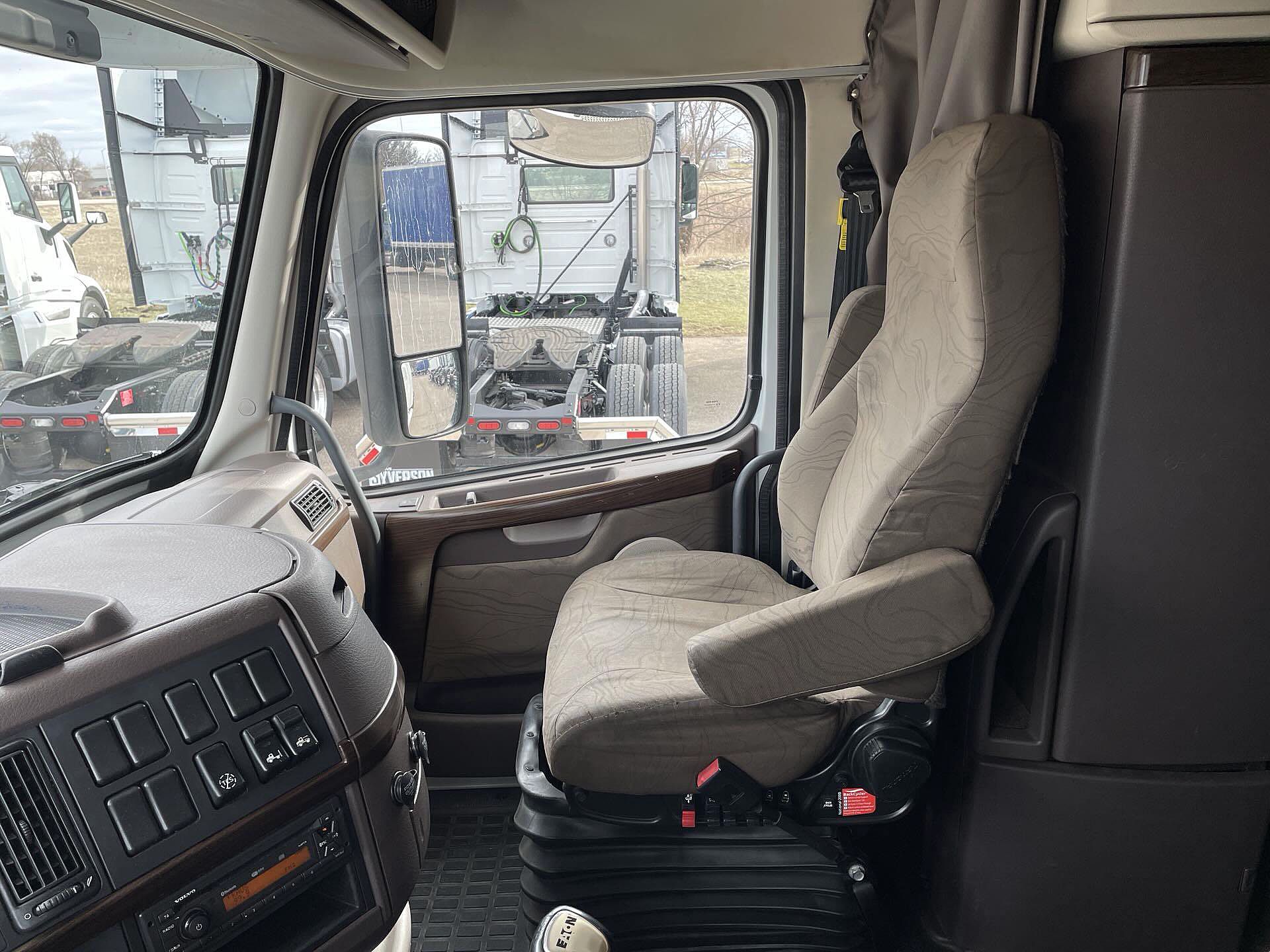2015 Volvo VNL 630 For Sale | MID ROOF Sleeper | #89601