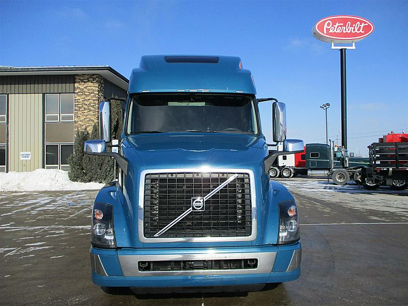 2018 Volvo 780 For Sale | Double Bunk Raised Roof Sleeper | #40N997650