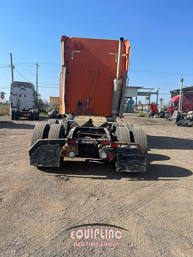 2006 Freightliner C120 (For Sale) | Sleeper Truck | #ZMU93697