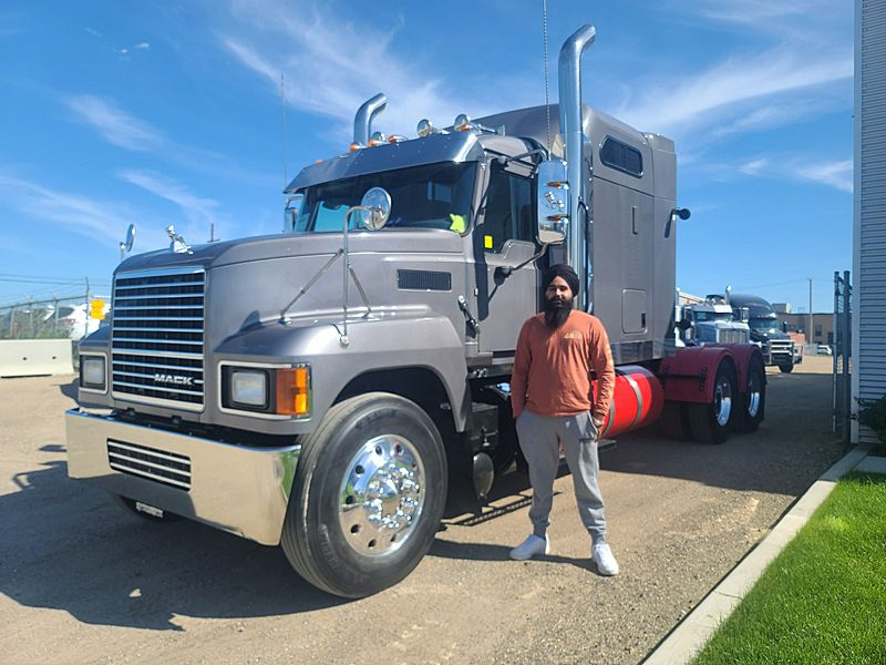 2018 Mack CHU613 Rawhide Edition (For Sale) | 70" Sleeper | #5184409