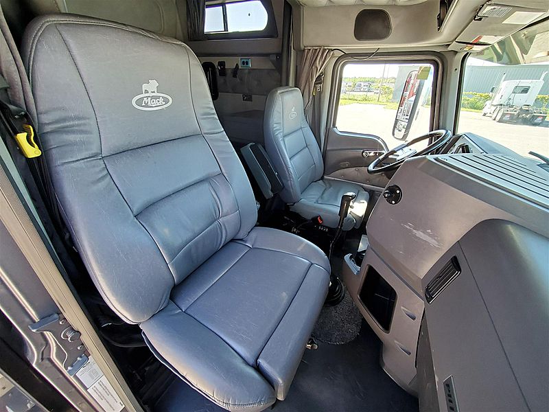 2018 Mack Pinnacle CHU613 Rawhide Edition (For Sale) | 70" Sleeper ...