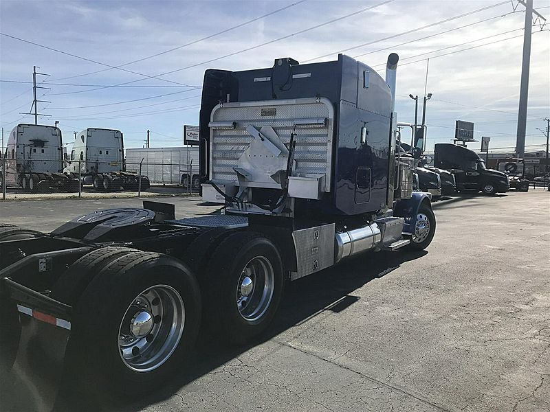 2011 Peterbilt 388 (For Sale) | 63" Sleeper | #U8712