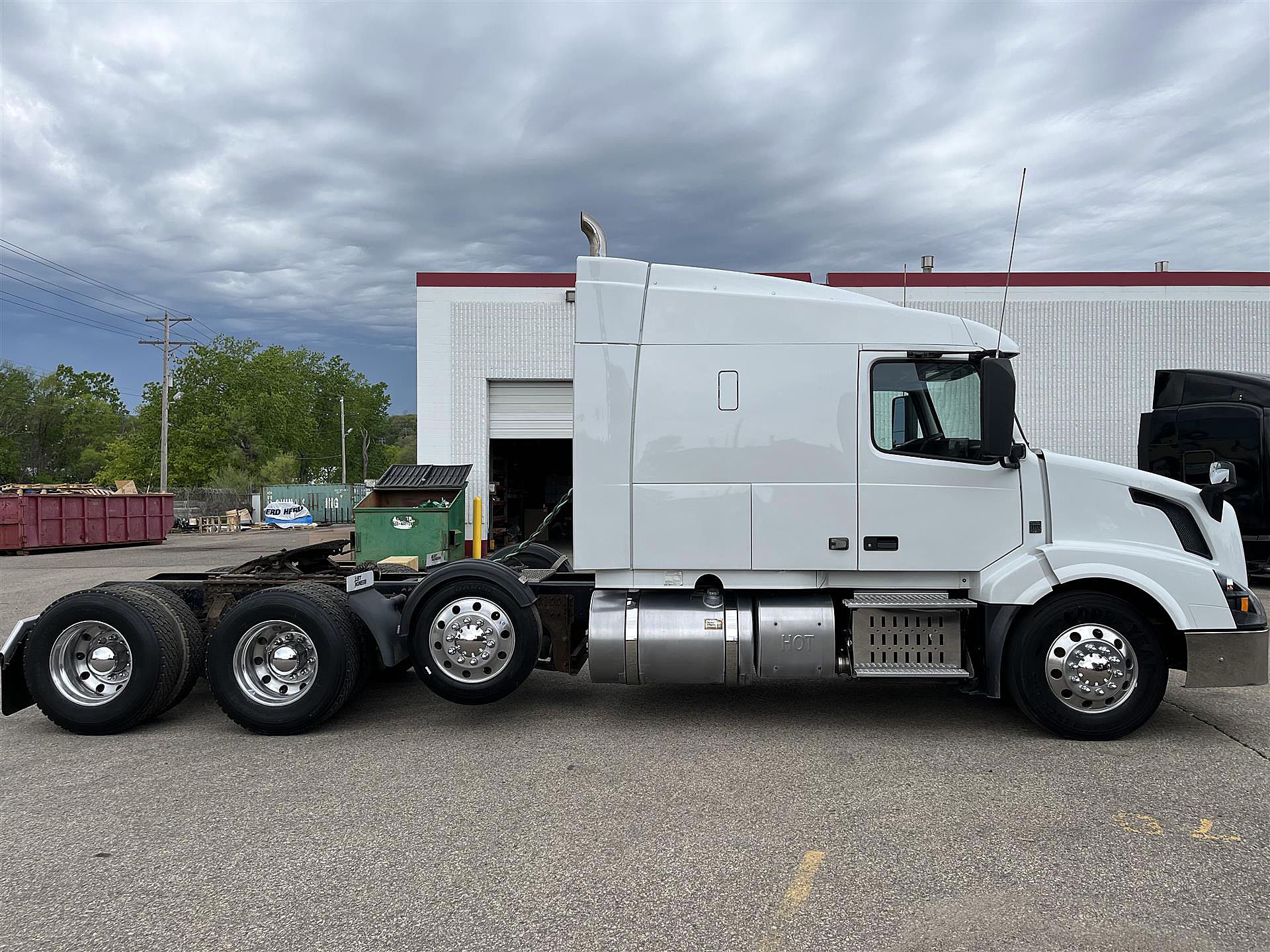 2015 Volvo 630 For Sale | 61" Sleeper | #40N931020