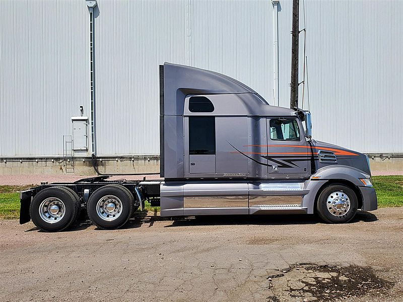2017 Western Star 5700XE (For Sale) | 82" Sleeper | #660909