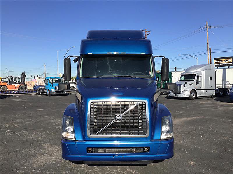 2017 Volvo VNL 730 (For Sale) | 77" Sleeper | #255040