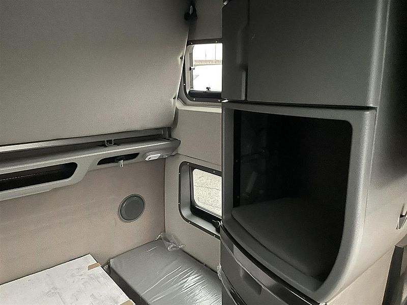 2023 Volvo VNL 860 For Sale | 77" Sleeper | #NJ-12176