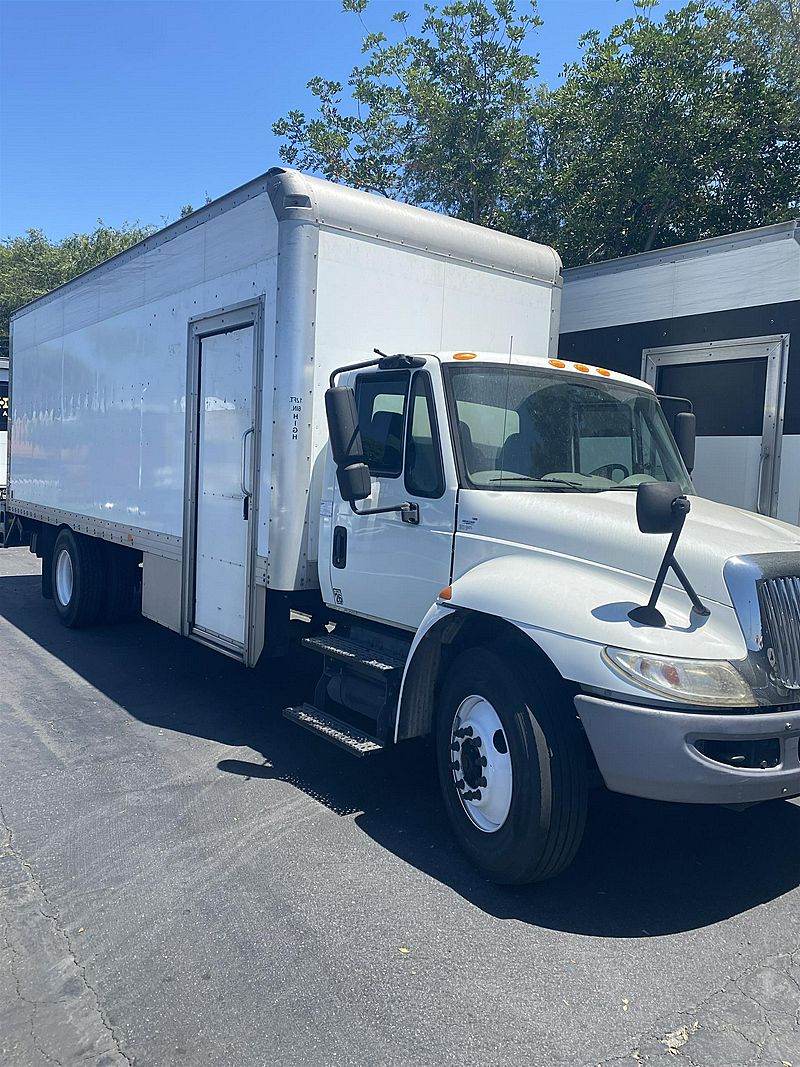 2016 International DuraStar 4300 (For Sale) | 24' Box | Non CDL | #GH031525