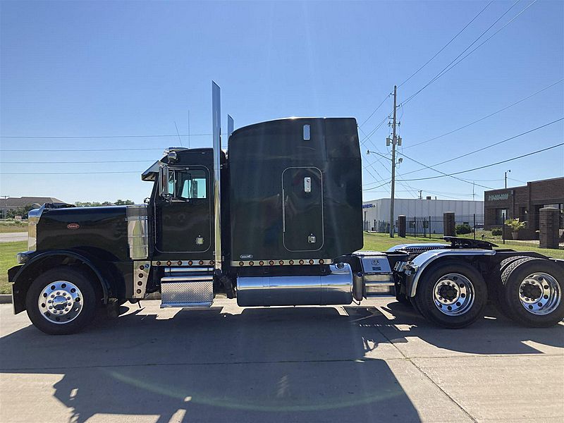 1999 Peterbilt 379 For Sale | 58" Sleeper | #XD479318