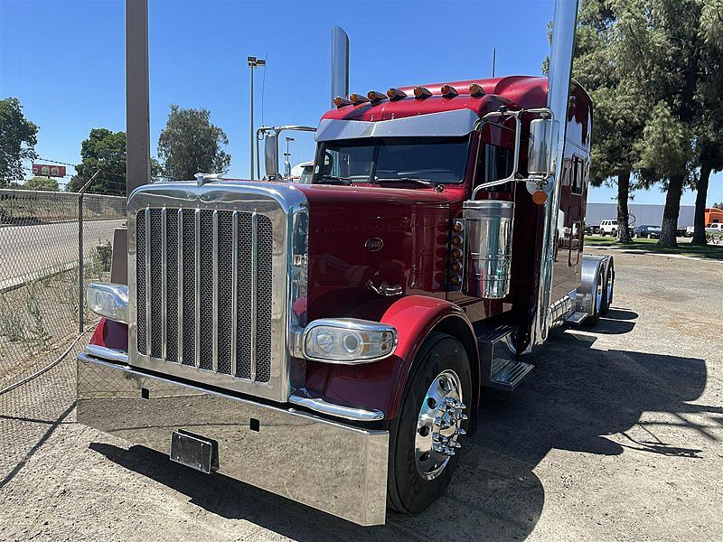 2017 Peterbilt 389 For Sale | 70" Sleeper | #U391070