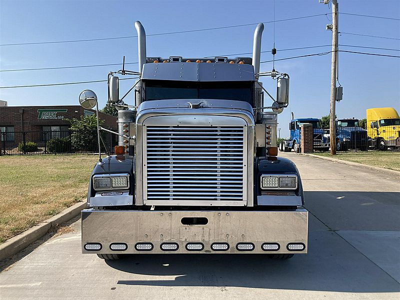2000 Freightliner Classic For Sale | Mid Roof Sleeper | #YPB95526