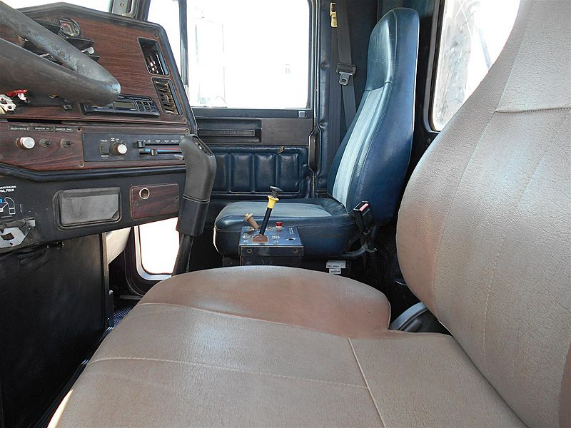 1998 Freightliner FLD120 For Sale | Daycab Sleeper | #2450