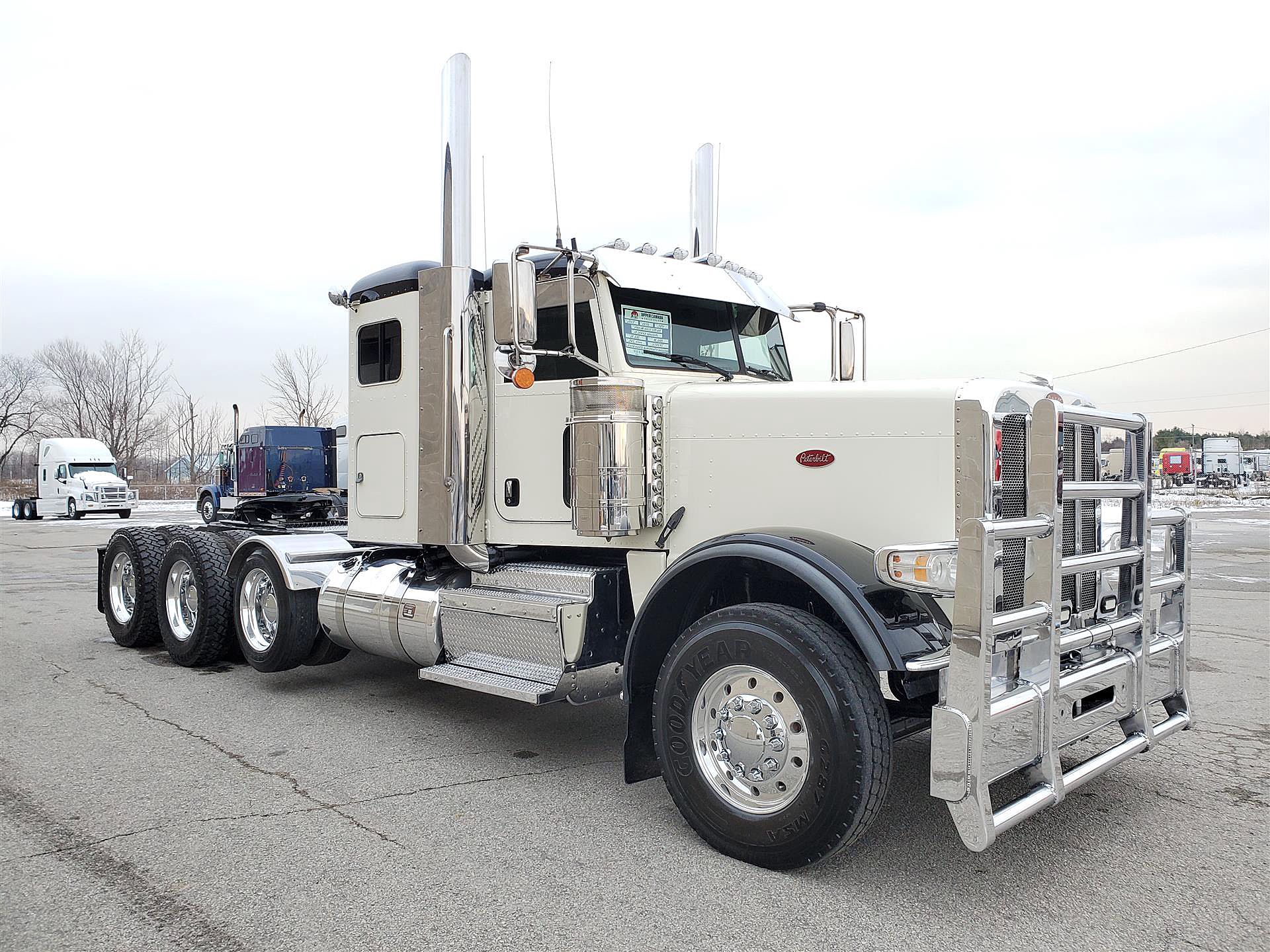 2017 Peterbilt 389 (For Sale) | 44" Sleeper | #3174545