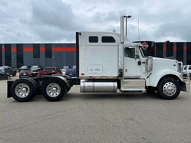 2018 International 9900 (For Sale) | 72" Sleeper | #577464