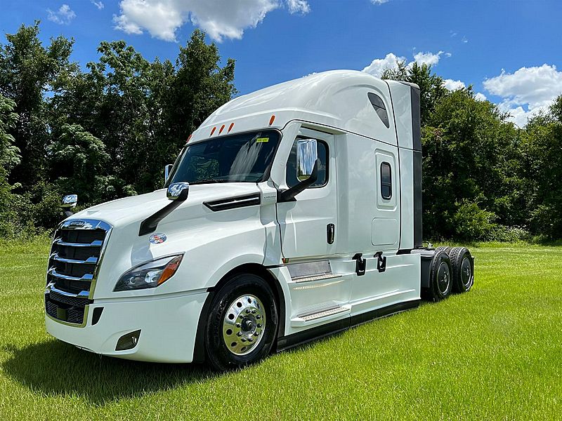 2023 Freightliner Cascadia (For Sale) | 72" Sleeper | #UM0402