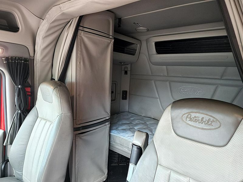 2018 Peterbilt 579 (For Sale) | 72" Sleeper | #10*21981