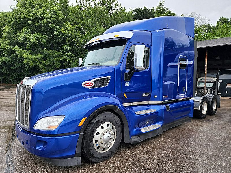 2017 Peterbilt 579 (For Sale) | 80" Sleeper | #9*21983