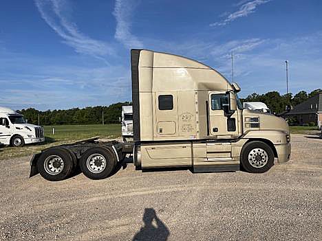 2020 Mack ANTHEM (For Sale) | 70" Sleeper | #255943