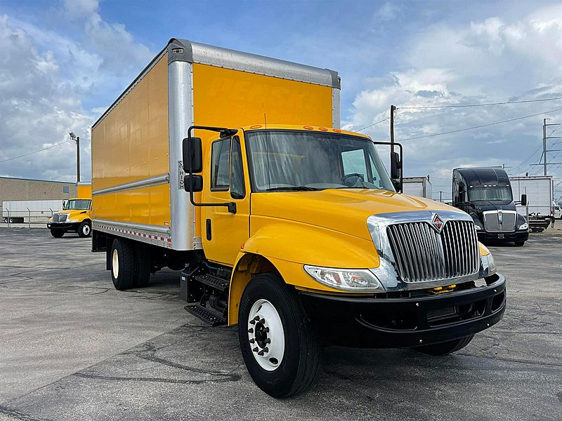 2018 International DuraStar 4300 (For Sale) | 22' Box | Non CDL | #U9211