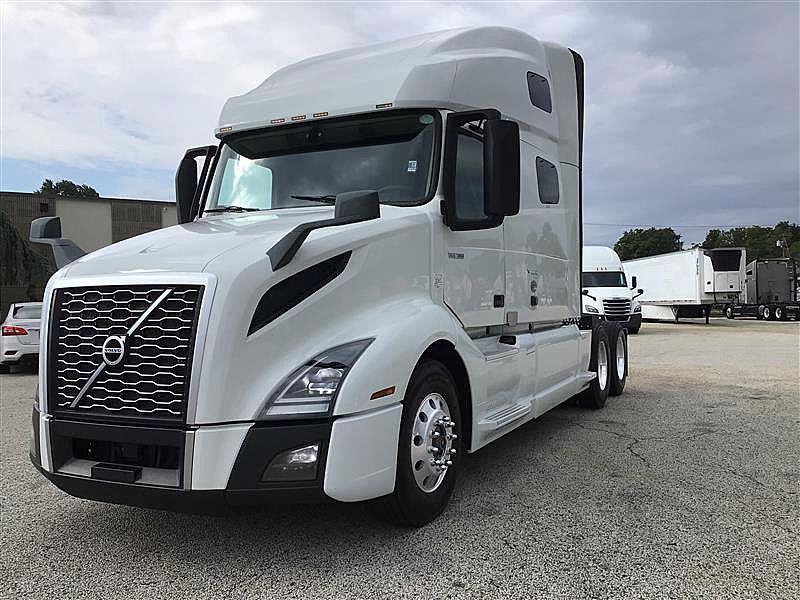 2019 Volvo VNL760 (For Sale) | 77" Sleeper | #256022