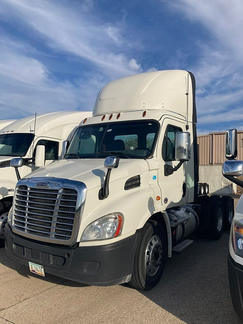 2017 Freightliner Cascadia (For Sale) | Day Cab | #22040