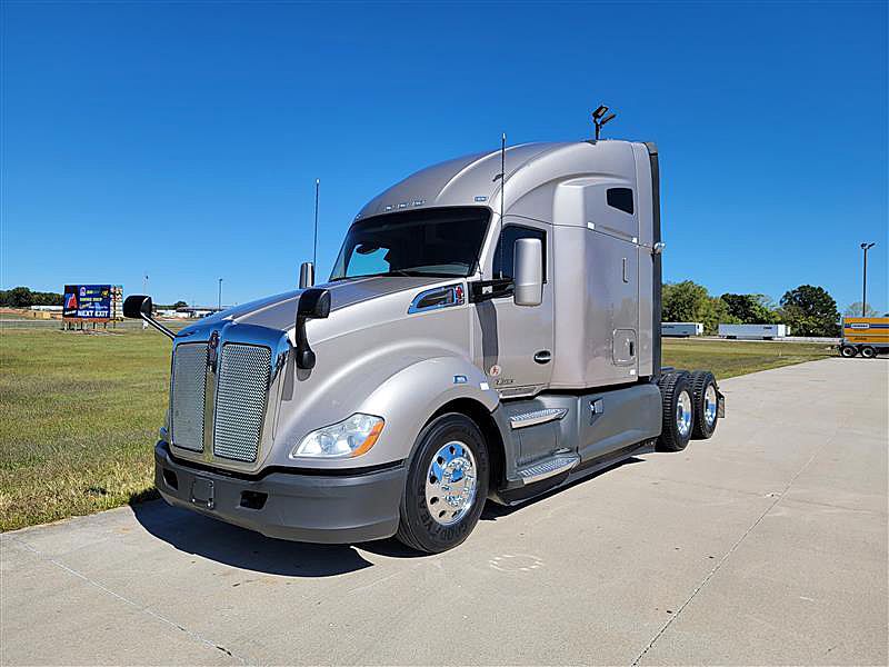 2018 Kenworth T680 (For Sale) | 76" Sleeper | #256068