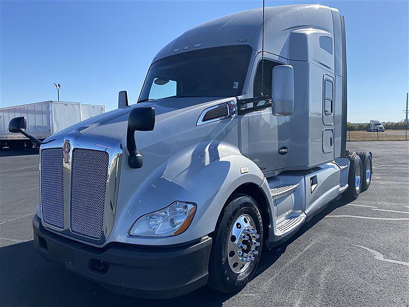 2016 Kenworth T680 (For Sale) | 76" Sleeper | #256126