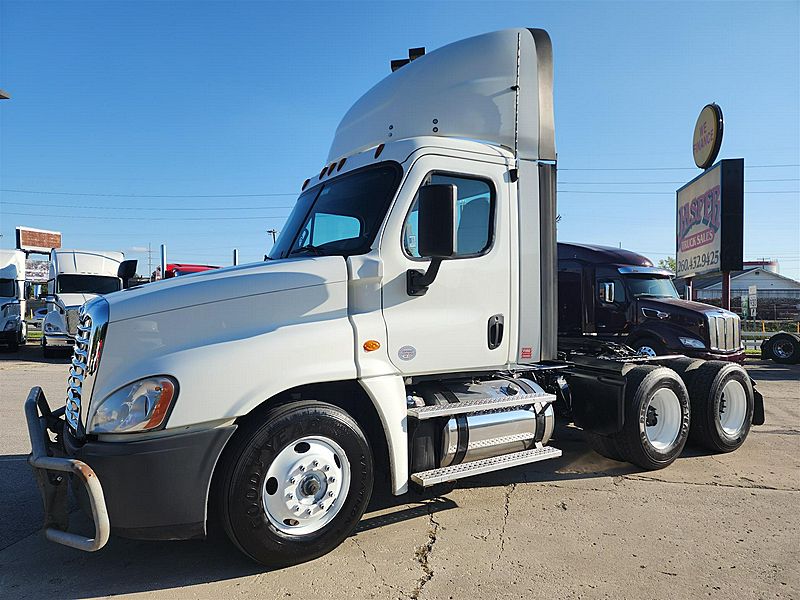 2016 Freightliner Cascadia 125 (For Sale) | Day Cab | #10*22082