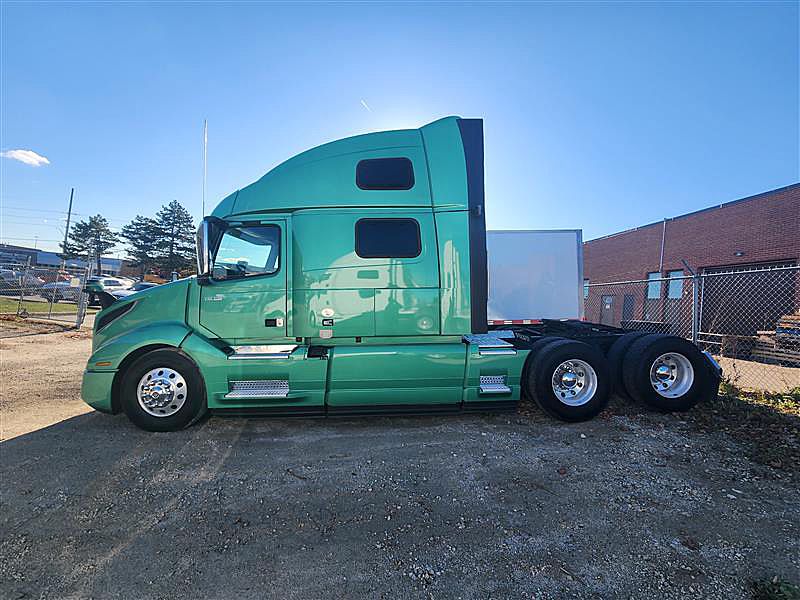2020 Volvo VNL 860 (For Sale) | 77" Sleeper | #256226