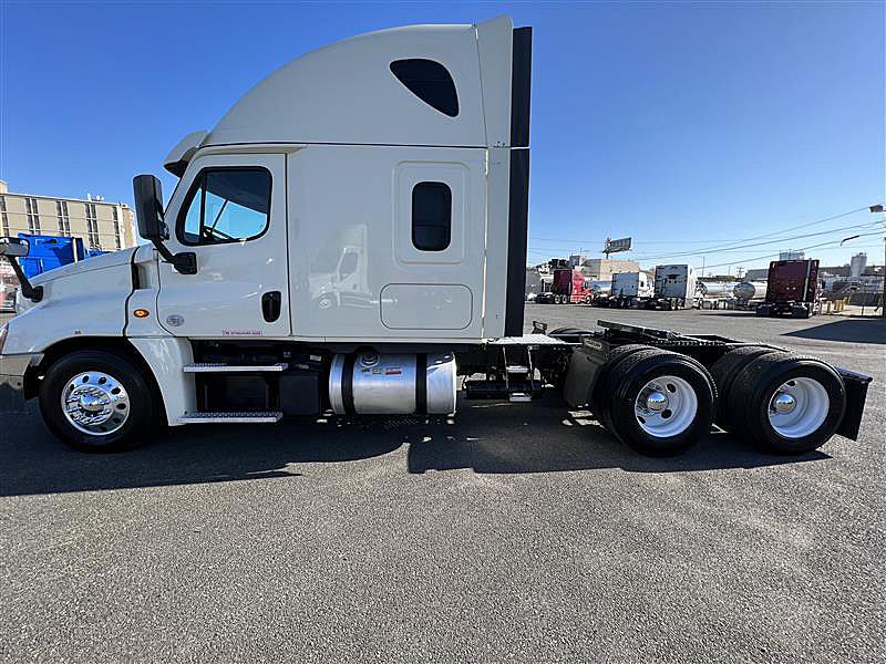 2018 Freightliner CASCADIA EVOLUTION (For Sale) | 72" Sleeper | #256374