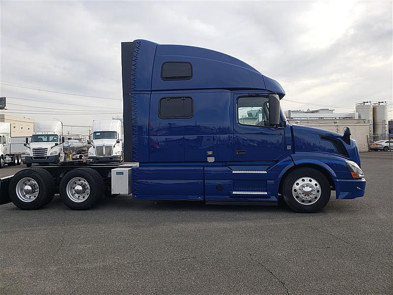 2017 Volvo VNL 780 (For Sale) | 77" Sleeper | #256401