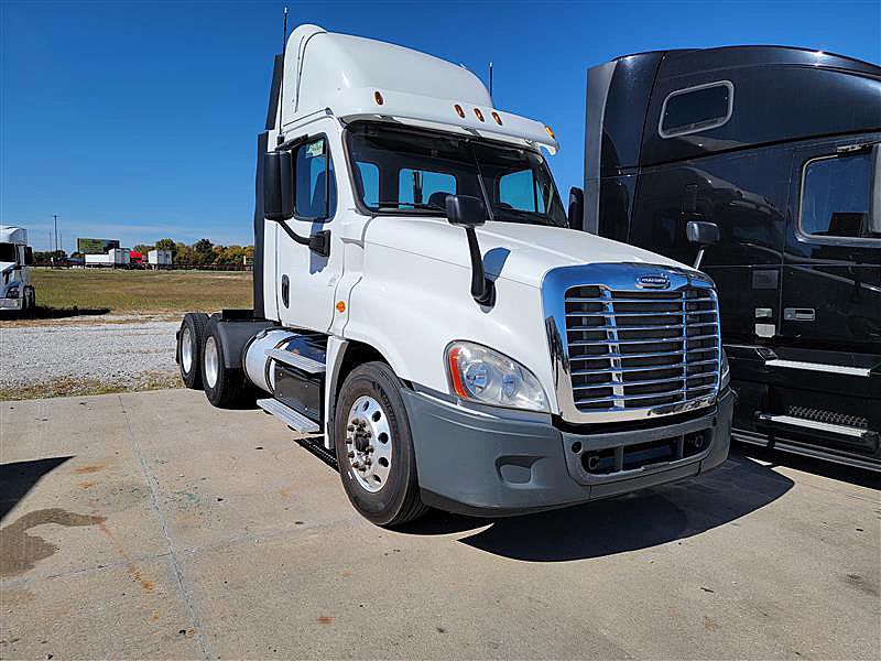 2015 Freightliner CASCADIA (For Sale) | NON Sleeper | #256528