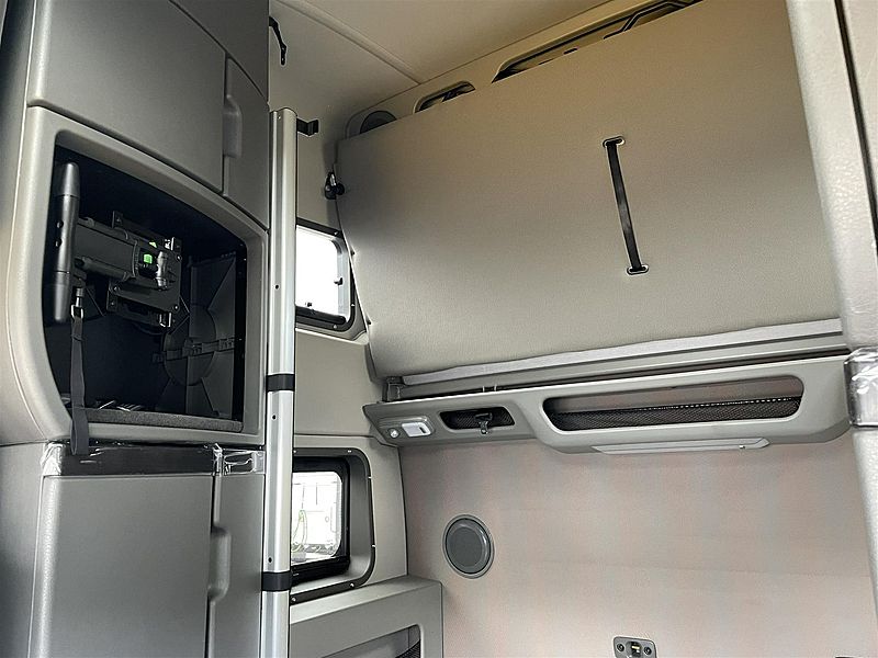 2024 Volvo VNL 860 For Sale | 77" Sleeper | #NJ-12255