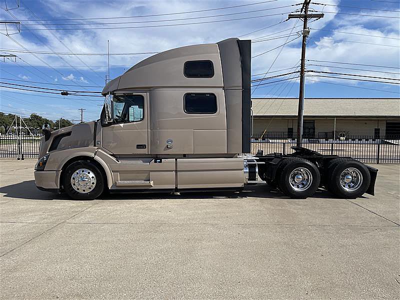 2017 Volvo VNL 780 For Sale | 77" Sleeper | #256692