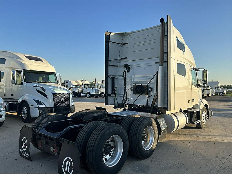 2020 Volvo VNL 760 (For Sale) | Double Bunk Sleeper | #13075