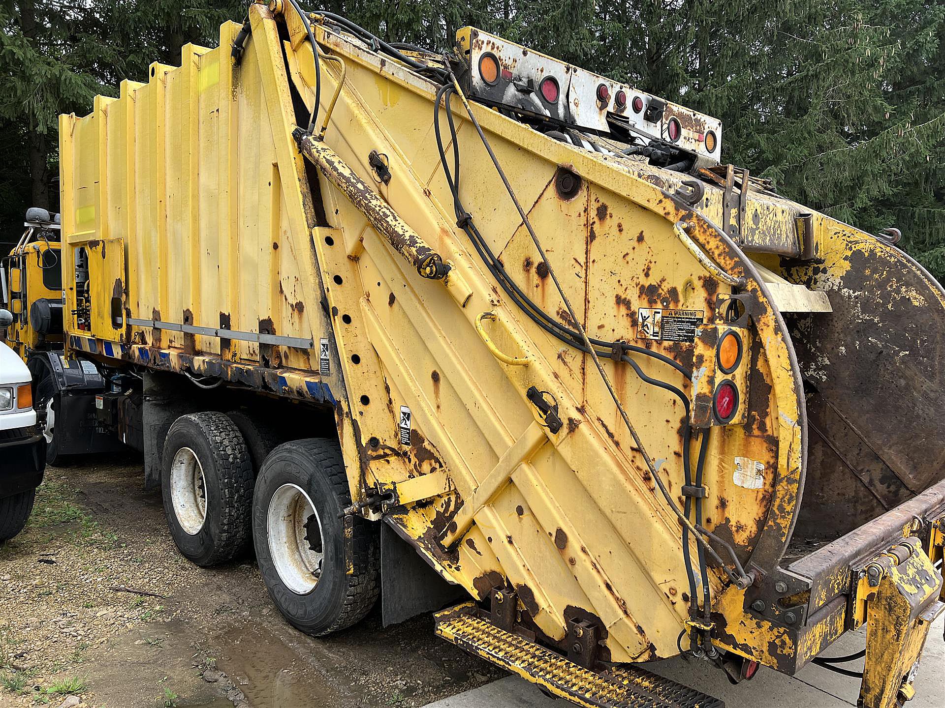 2000 CCC LET2-46 (For Sale) | Refuse Truck | #8800